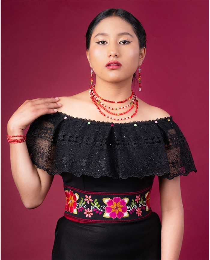Kinku Encuentra laas mejores ofertas de BLUSA PAKTAY NEGRO BORDADO ORLÓN